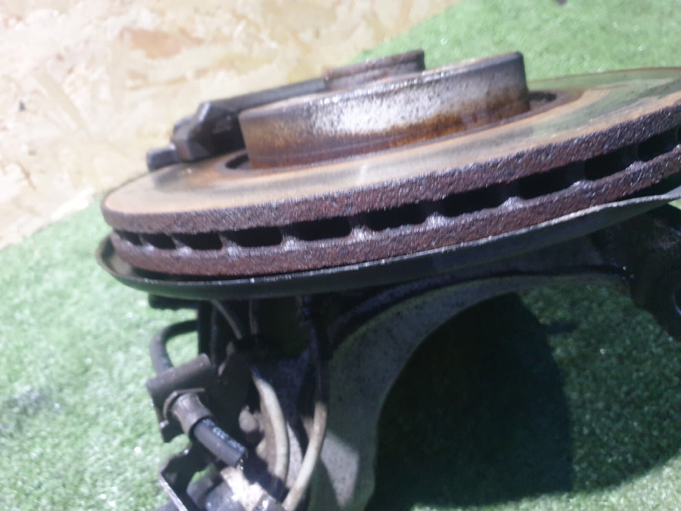 VW PASSAT GT 2.0 DIESEL 2017 FRONT RIGHT SUSPENSION LEG HUB 6799F War ...